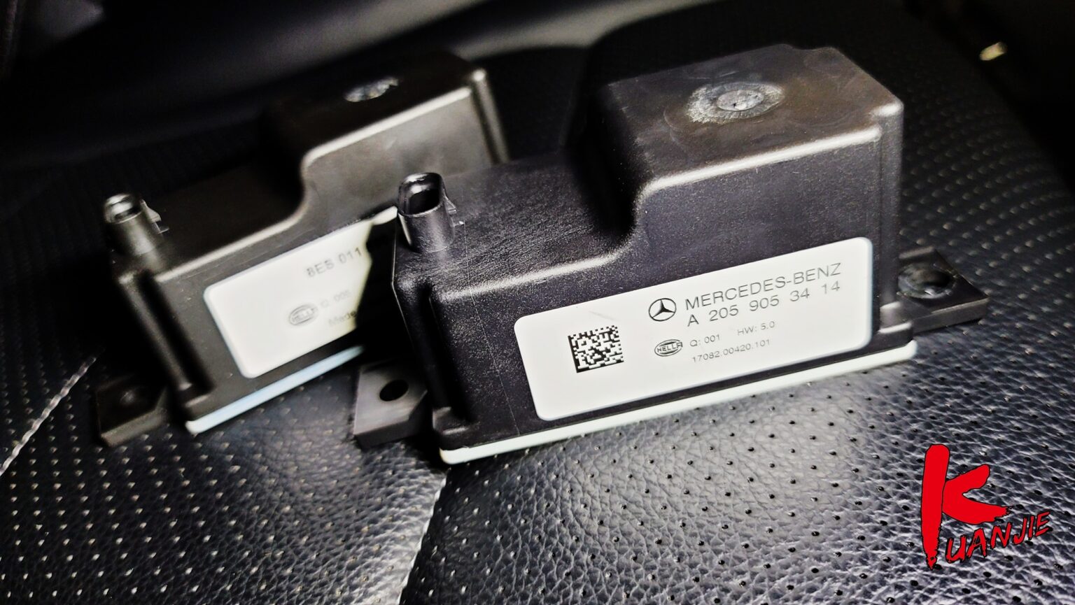 賓士/BENZ W253 GLC#儀表電瓶燈亮#請停車引擎保持運轉#輔助電瓶更換 – 冠傑汽車維修官方網站