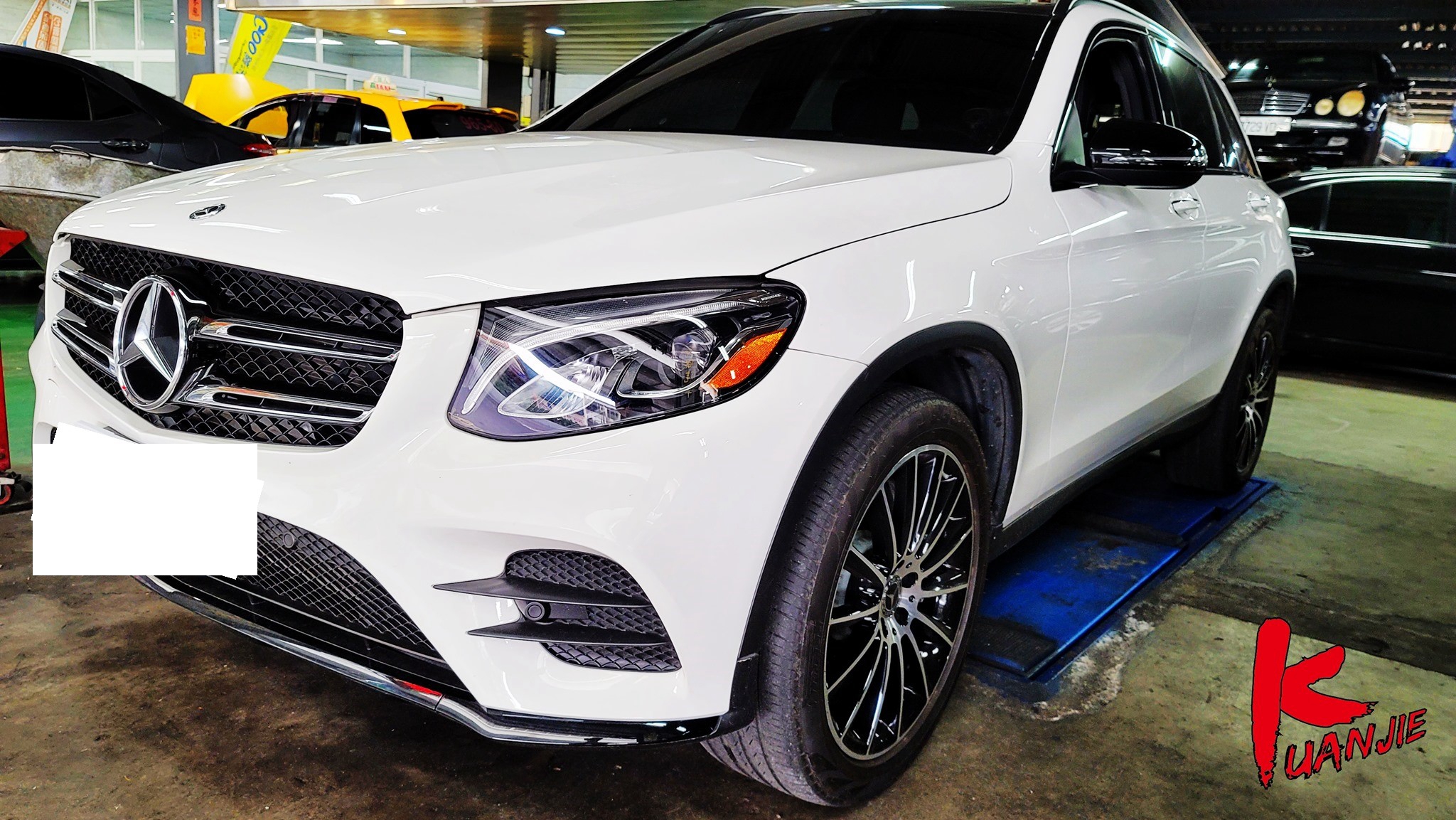 賓士/BENZ W253 GLC#儀表電瓶燈亮#請停車引擎保持運轉#輔助電瓶更換 – 冠傑汽車維修官方網站