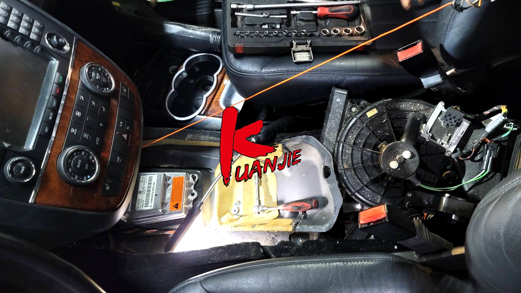 BenZ R350 w251 SRS氣囊故障更換 – 冠傑汽車維修官方網站